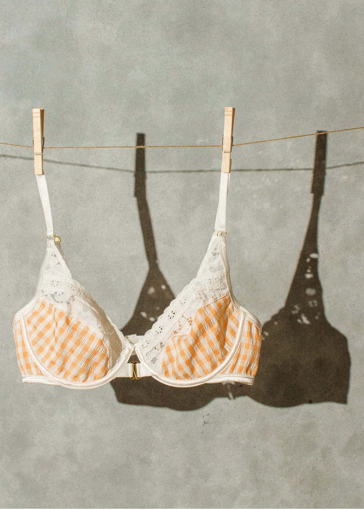 Spring Sparks: 8 Spring Sex Bucket List Ideas to Try Right Now ...